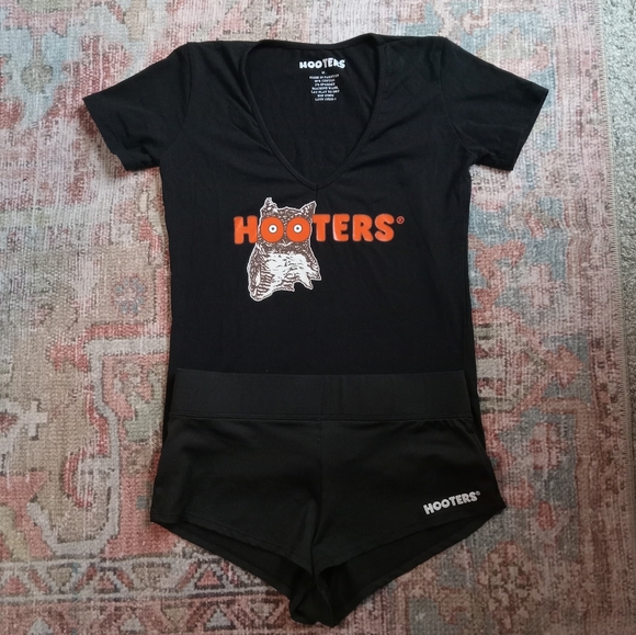 Hooters | Tops | Hooters Short Sleeve Vneck Set Wcheeky Shorts Small ...